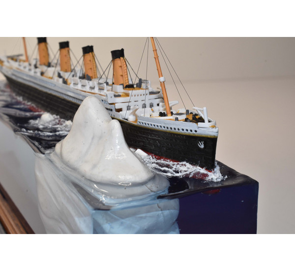 titanic hitting iceberg simulation